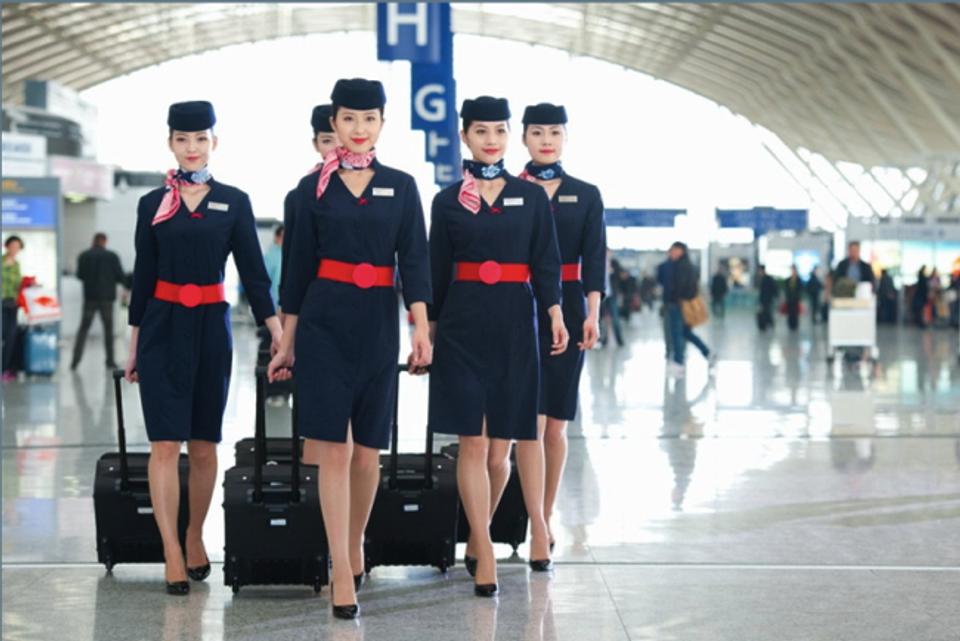 スーツスタイルの参考にしたくなる、世界のCAの制服 | MASHING UP