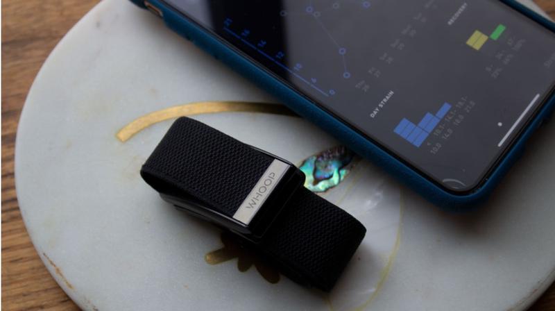 ウェアラブル機器「Whoop」レビュー：画面なし、通知なし、ロックダウン中の自己管理に良し！ | ギズモード・ジャパン
