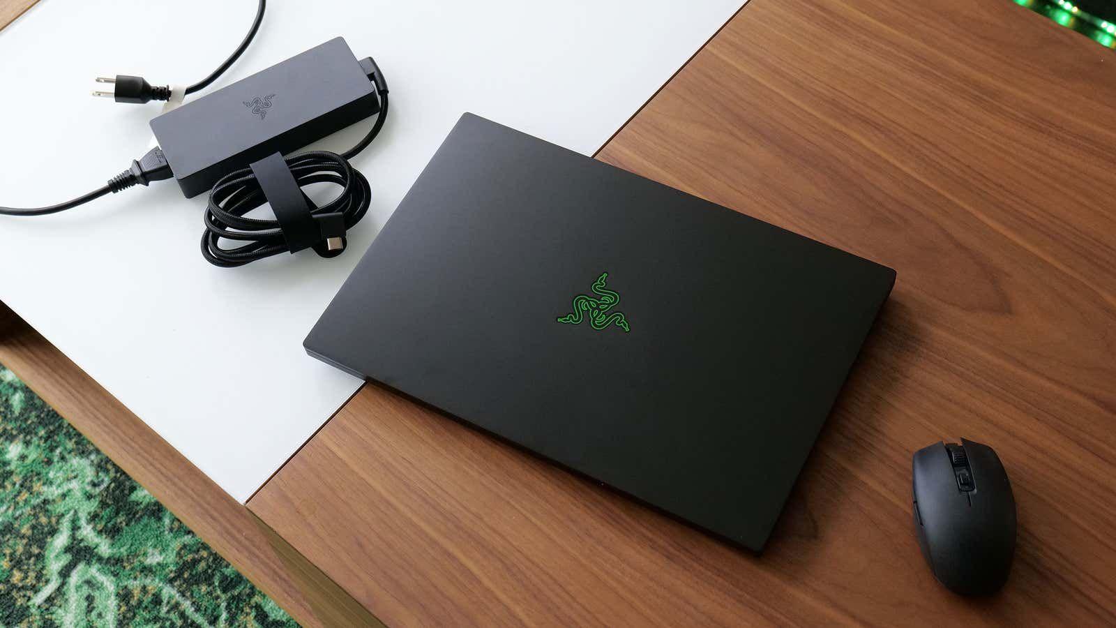 プレミアム・ゲーミングPCってこういうことさ!:Razer Blade 15 プレミアム・ゲーミングPCってこういうことさ!:Razer Blade 15