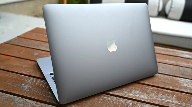 13インチ M2 MacBook Proは“プロ”感が失われている | ギズモード 13インチ M2 MacBook Proは“プロ”感が失われている | ギズモード