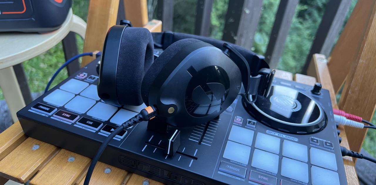 ユーザーに優しい本格派、RØDEのモニターヘッドフォン｢NTH-100｣ | ギズモード・ジャパン