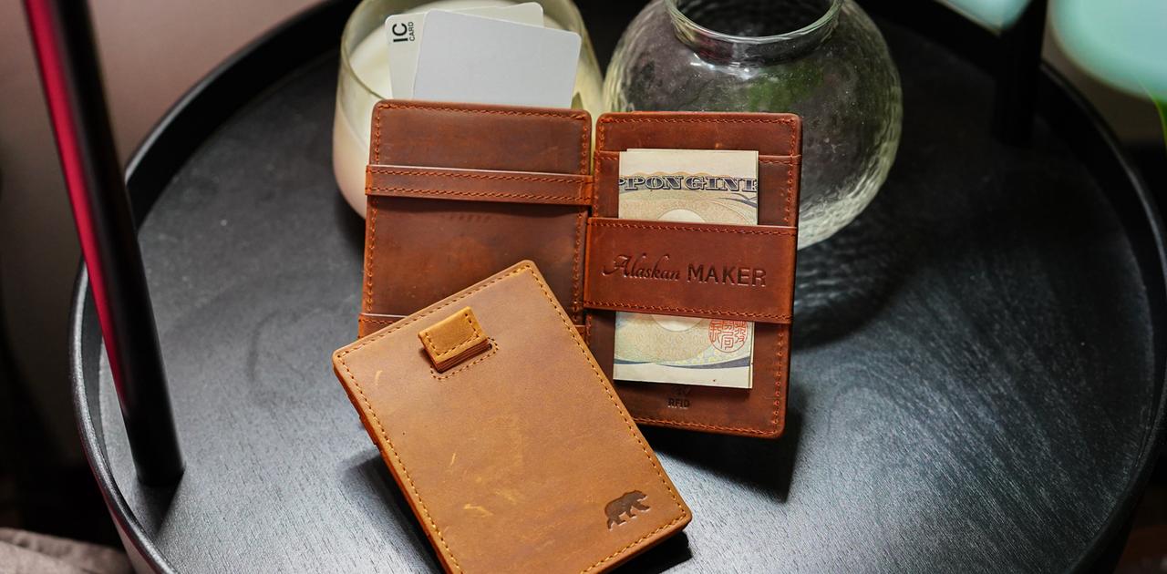 手品風ギミックがユニークだね！ 革の質感も良きなミニマルウォレット｢MAGIC HANDY｣を試してみた | ギズモード・ジャパン