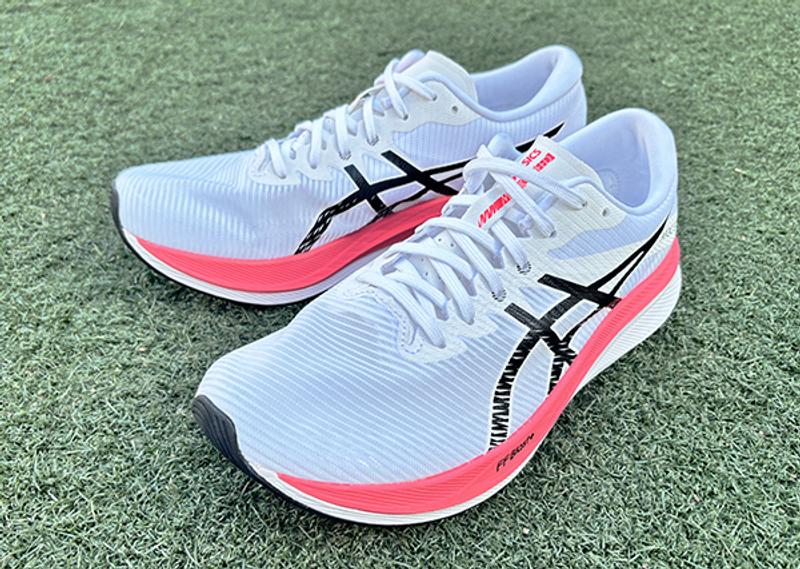 初のカーボン入りシューズはASICSが正解。履き分けも大切です | ギズモード・ジャパン
