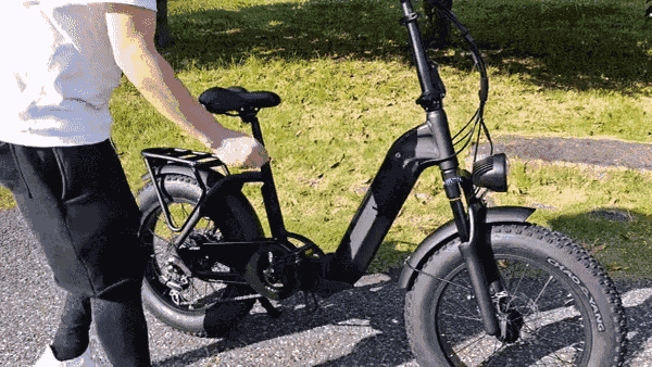 迫力のファットタイヤでバイクみたい！ ワイルドでユニークな折り畳み式電動アシスト自転車｢AWB02｣が登場 | ギズモード・ジャパン