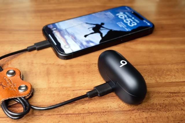 重さはわずか22g。音楽ライフを変えるBeatsの新作イヤホン | ギズモード・ジャパン