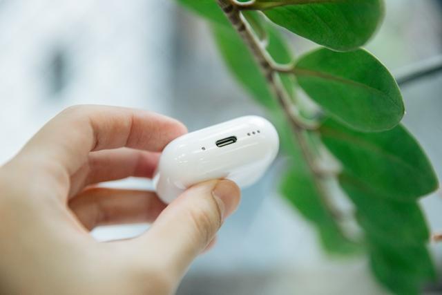 AirPods Proを3年愛用している僕が「AirPods 4」を開封してみた AirPods Proを3年愛用している僕が「AirPods 4」を開封してみた