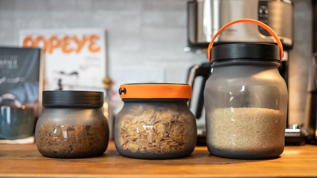 柔らかいのはなにかと便利。落としても安心なシリコンキャニスター｢Flexi Jar V2｣を試してみた | ギズモード・ジャパン