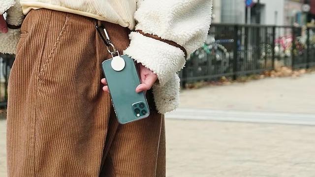もたつくスマホ決済にサヨナラ。片手で外せる｢MAGHOL｣登場！ | ギズモード・ジャパン