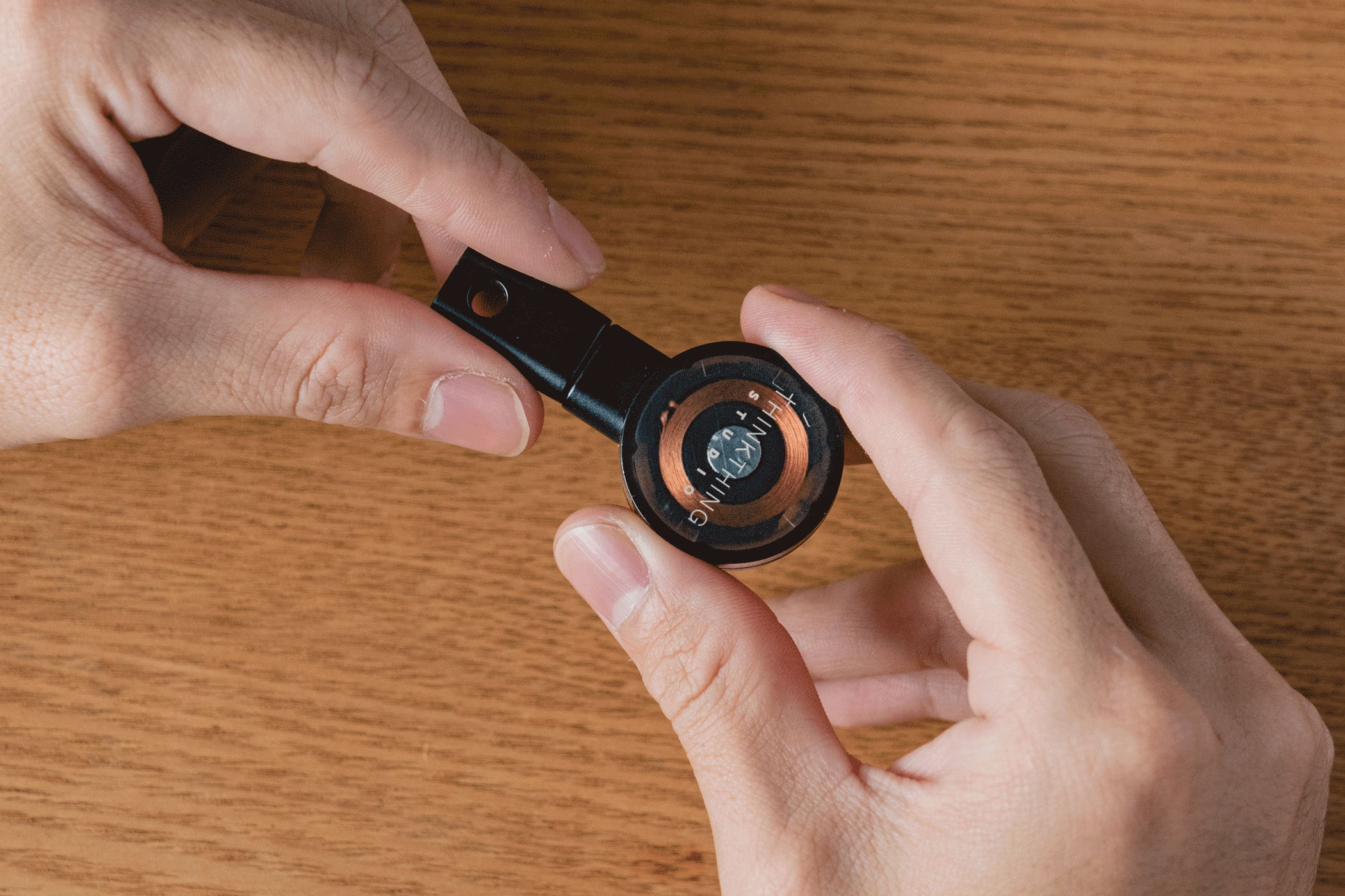 Apple Watchの充電切れ、“親指サイズの救世主”でiPhoneからシェアしてサクッと復活はいかが？ | ギズモード・ジャパン