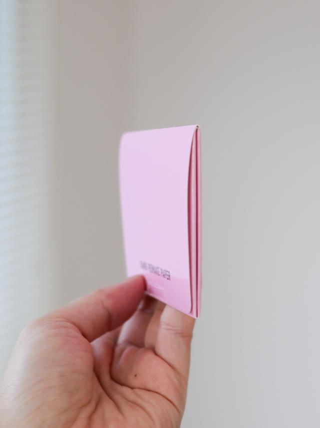 ベタベタ前髪をリセット。前髪のための油取り紙でサラサラに蘇った | ギズモード・ジャパン