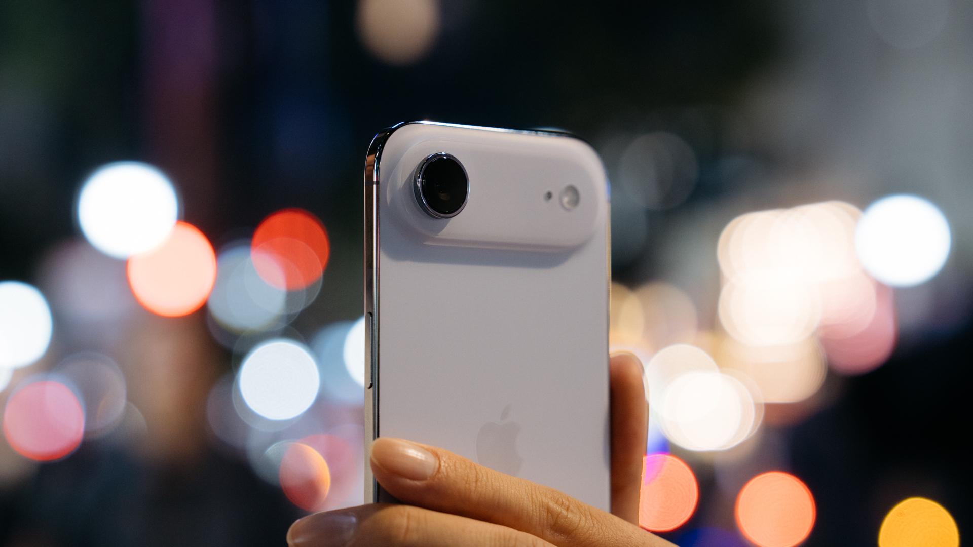 iPhone Air camera offers 1x and 2x zoom with its single lens | News ...