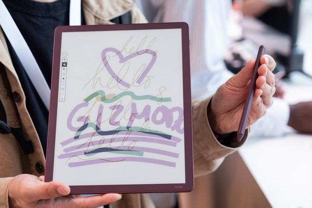 Kindle Scribe Colorsoft触ってきた！ お絵描きがフルカラーでできるぅ | ギズモード・ジャパン