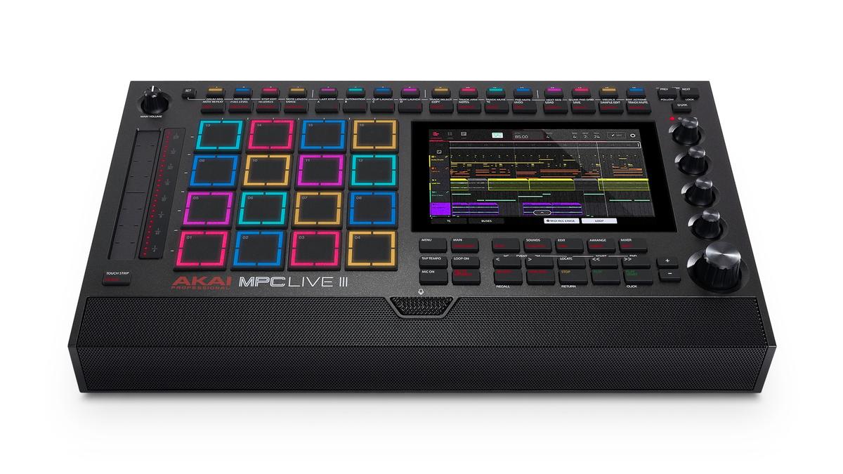 「叩く」からさらに進化。MPC LIVE IIIは「触る」ことで演奏を自由にする | ギズモード・ジャパン