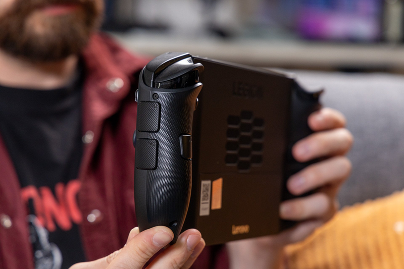 ゴツい手仕様の携帯ゲーム機。Lenovo Legion Go 2レビュー | ギズモード・ジャパン