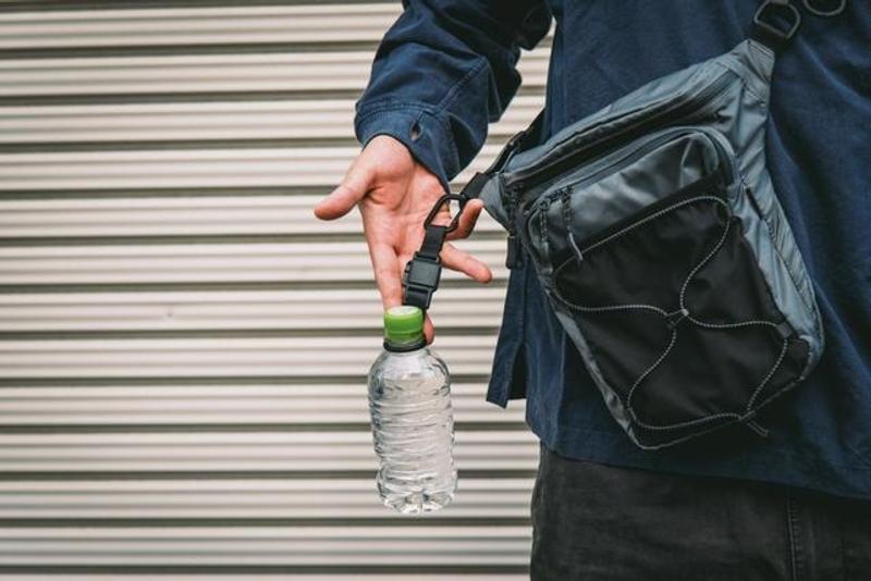 備えあればうれしいな。リュックに付けるだけで生活がよりスマートになるギア | ギズモード・ジャパン