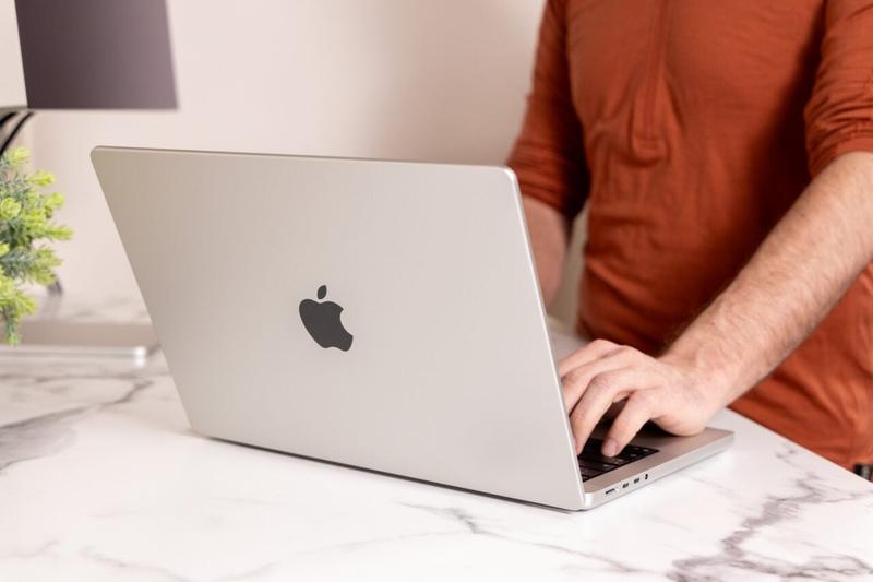 M5 Max MacBook Proレビュー：5年据え置きのボディでは持て余すほど高性能 | ギズモード・ジャパン