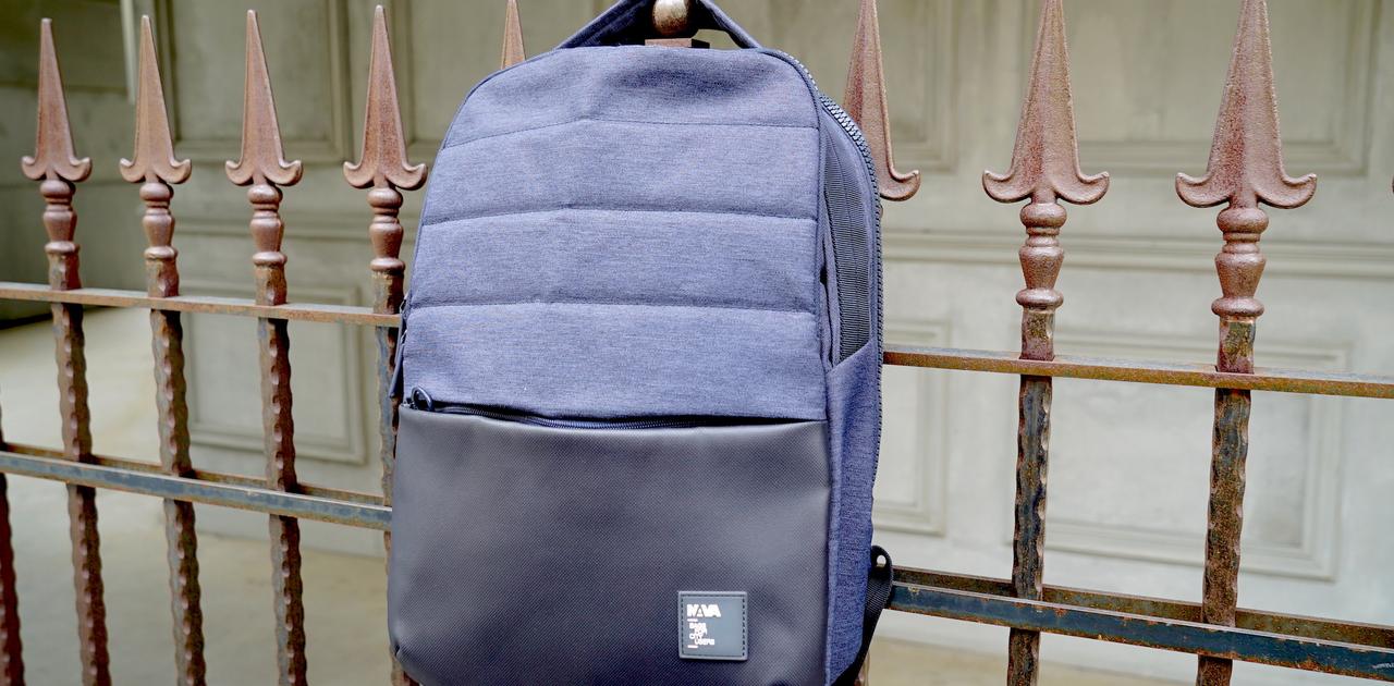 大容量だけど薄くて軽いNAVA DESIGNのバックパック | ライフハッカー・ジャパン