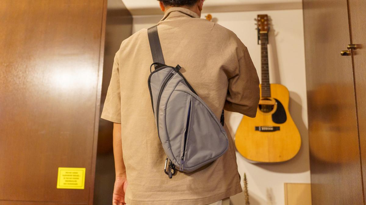 こういうのが欲しかった！ わずか254gの撥水スリングバッグは、手頃なお値段も魅力的 | ライフハッカー・ジャパン