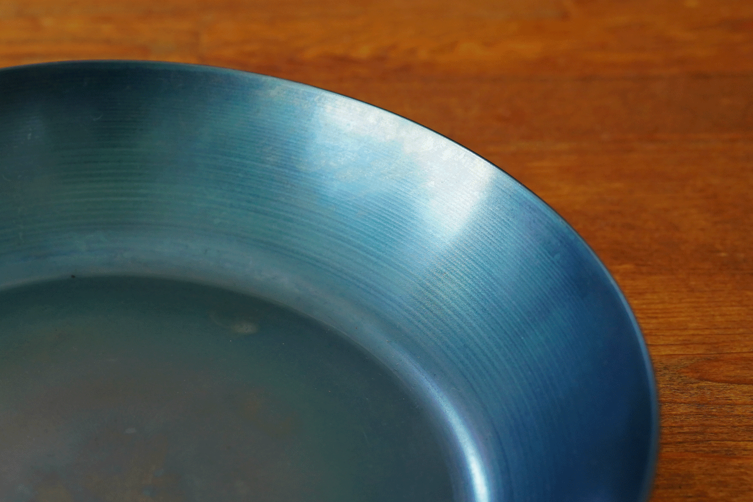 高い熱伝導率で料理の腕が1段上がりそう！ 使いやすさも考慮された本格鉄フライパン「JUNTETSUとTETSU」を使ってみた | ライフハッカー・ジャパン