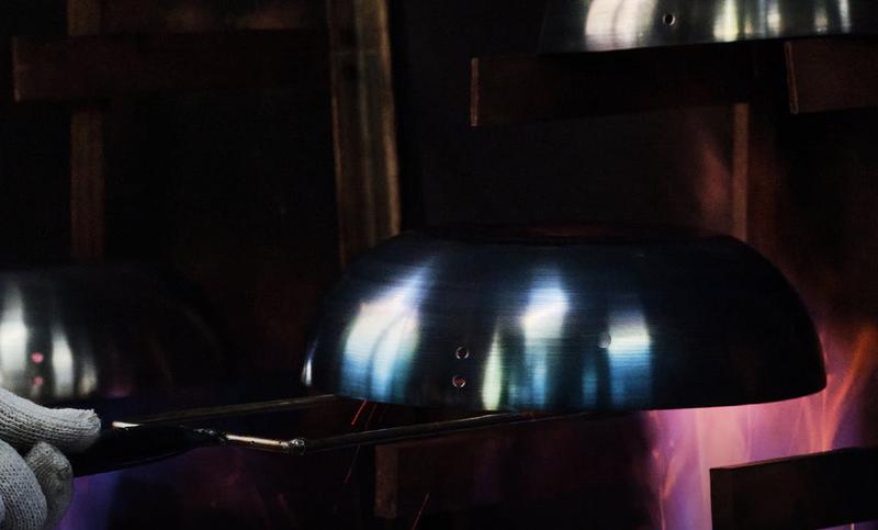 高い熱伝導率で料理の腕が1段上がりそう！ 使いやすさも考慮された本格鉄フライパン「JUNTETSUとTETSU」を使ってみた | ライフハッカー・ジャパン