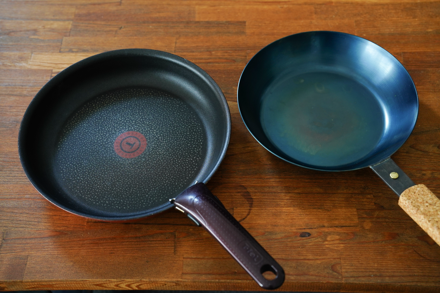 高い熱伝導率で料理の腕が1段上がりそう！ 使いやすさも考慮された本格鉄フライパン「JUNTETSUとTETSU」を使ってみた | ライフハッカー・ジャパン