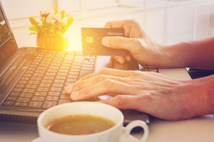 プラチナカードを持ってる人のデータからわかる年収目安や条件を徹底解説