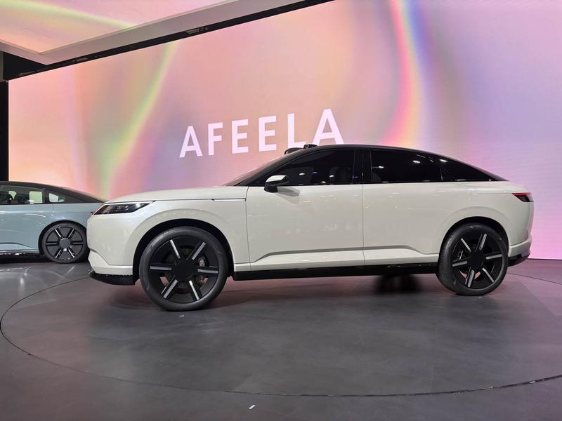 ソニー・ホンダ、「アフィーラ1」のテスト生産車披露。会見で目撃した「異例」…クロスオーバー型新型車も28年投入へ | Business ...