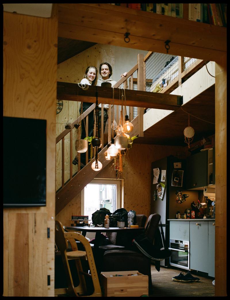 住宅ローンを背負わない選択。20代でタイニーハウスを建てて「生きるための労働」をやめた話 | ライフハッカー・ジャパン
