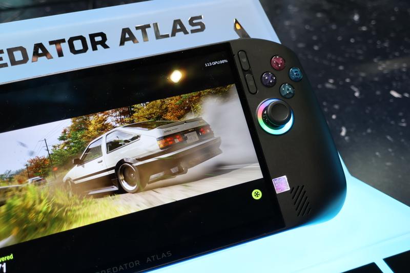 本気のインテル入ってる手持ちゲーミングPC「Acer Predator Atlas 8」 | ギズモード・ジャパン