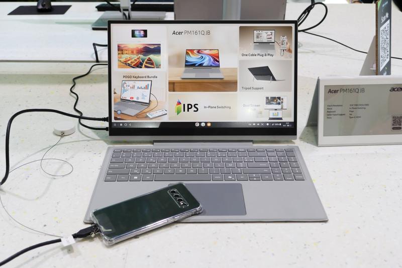 ケーブル1本でスマホが「Surface風」に。画面＋キーボードのハッピーセット見つけました | ギズモード・ジャパン