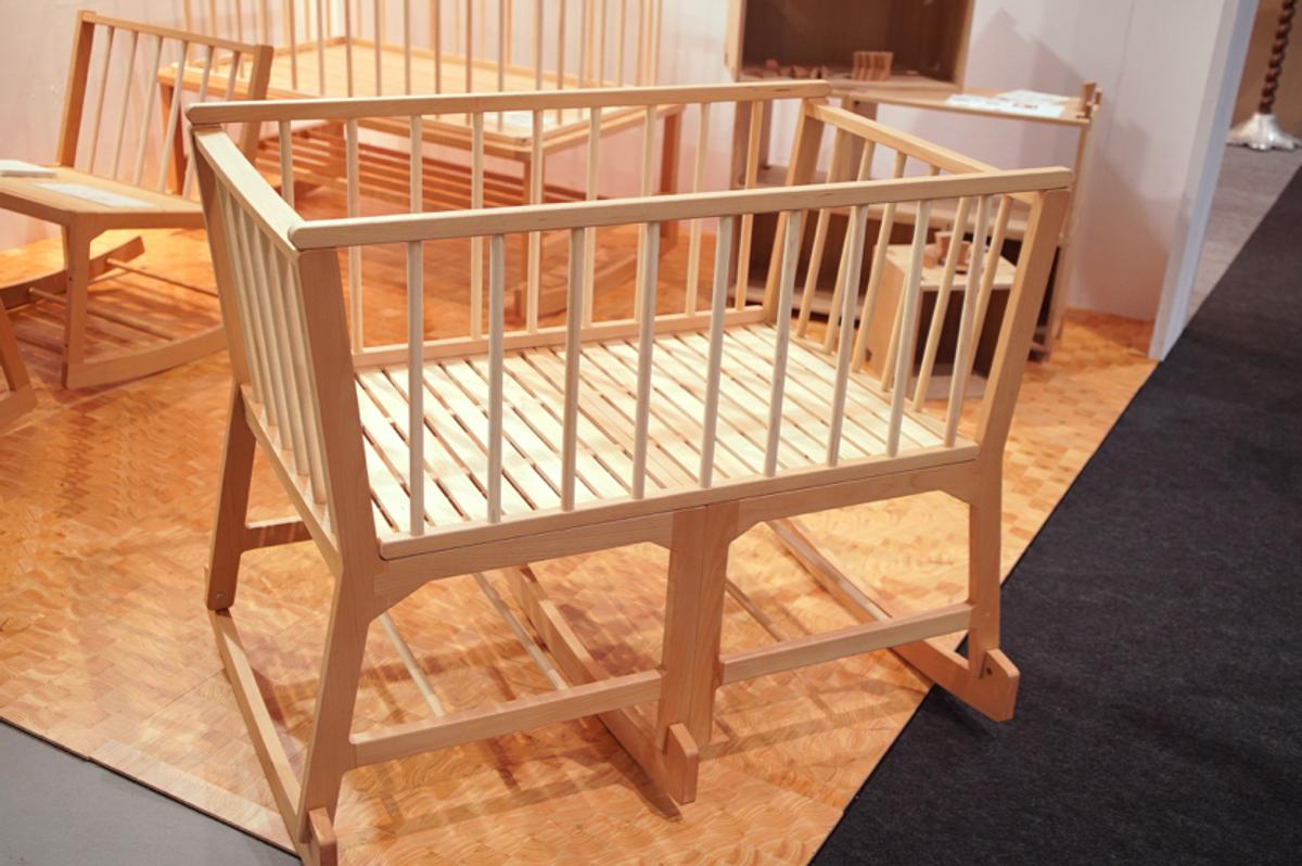 ゆらゆら「ベビーベッド」、半年後に「2脚の椅子」に大変身 #IFFT | ROOMIE（ルーミー）