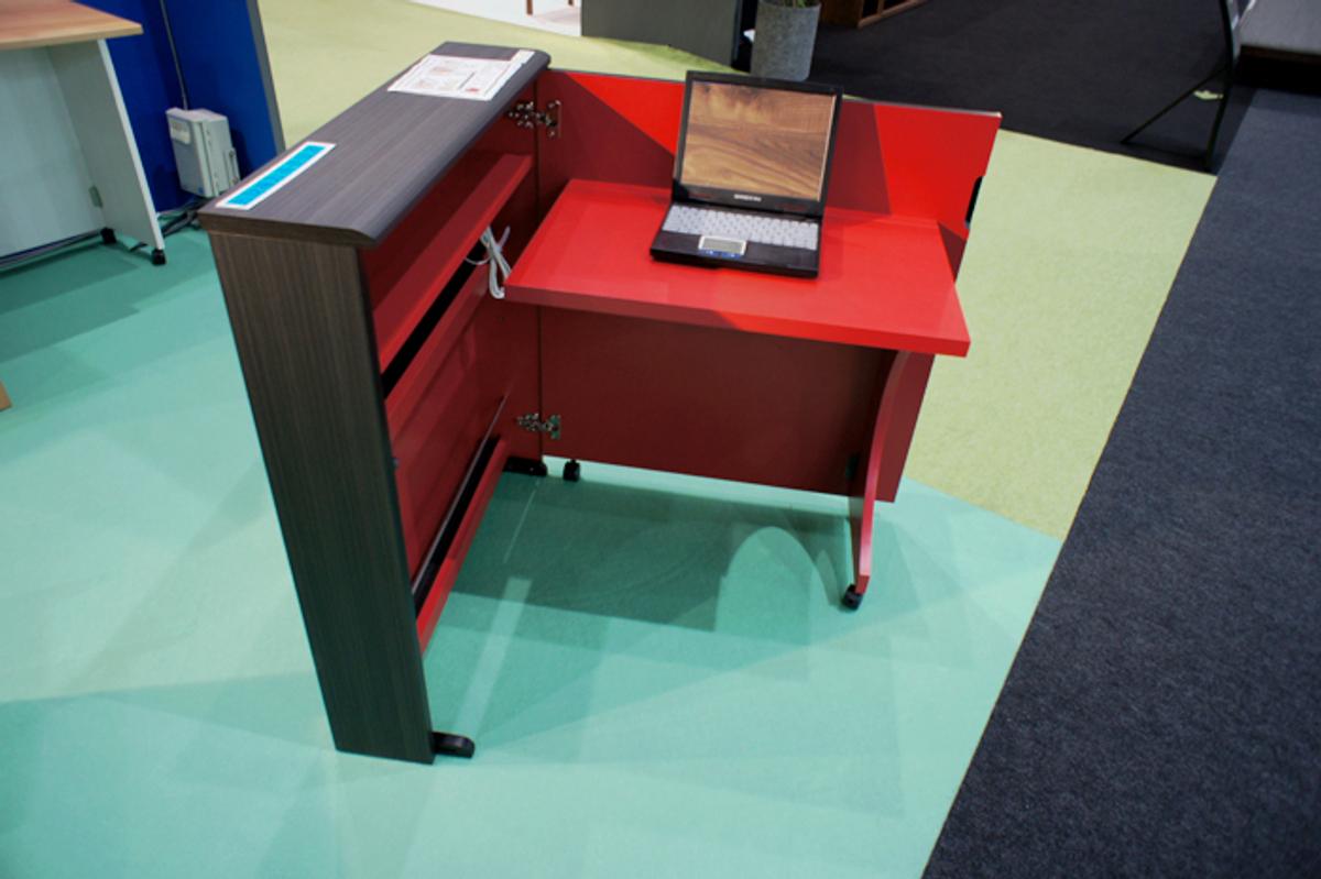 たたむと約30cm。スッキリデスク「畳むんデス」です #IFFT | ROOMIE（ルーミー）