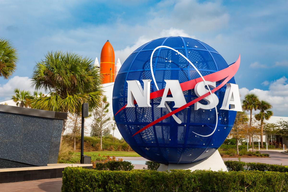 宇宙兄弟になれるかな…。GUから初登場の「NASAグッズ」に萌える | ROOMIE（ルーミー）