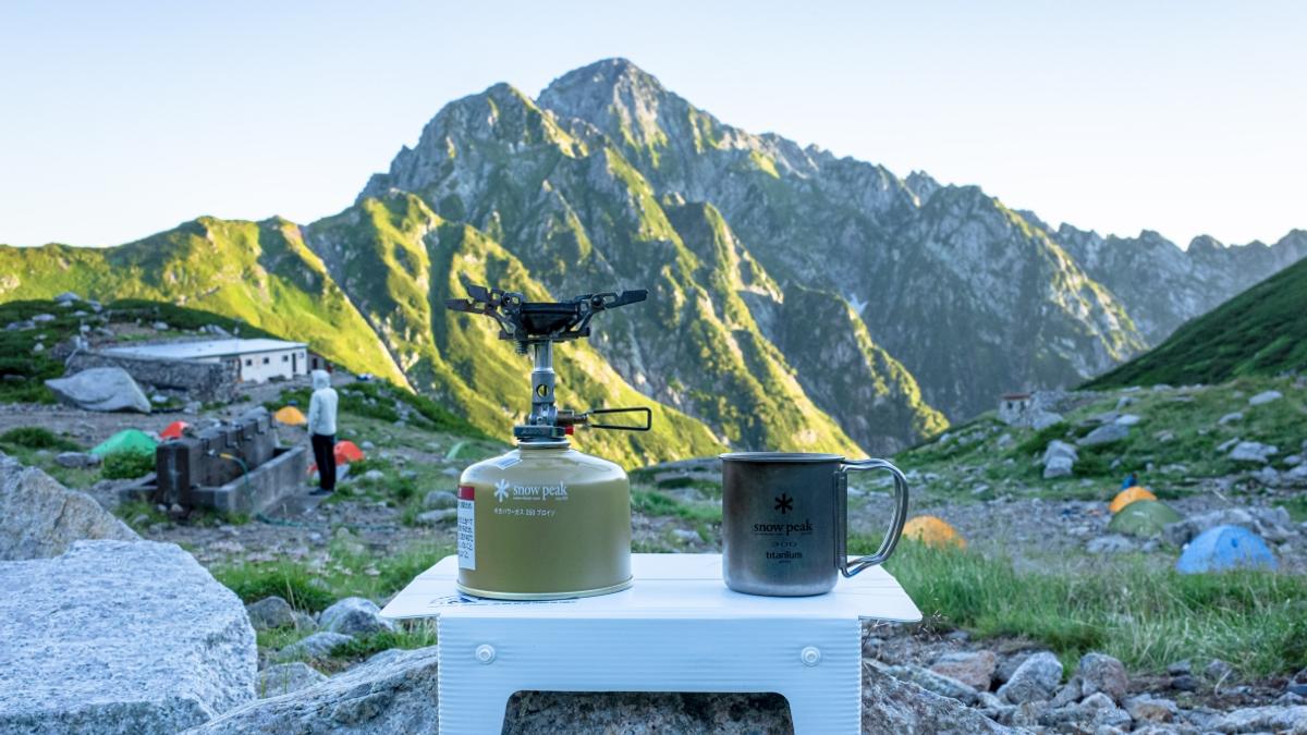 カスケードワイルドのウルトラライトフォールディングテーブルはたった66g！アウトドア飯が快適に食べられるんだ | ROOMIE（ルーミー）