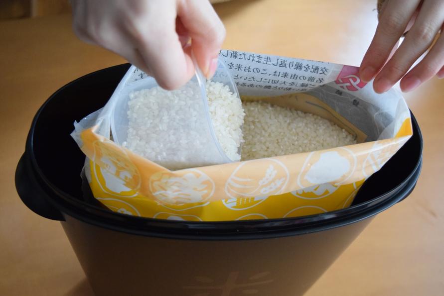 パール金属の「米びつ」が、あの面倒なキッチンあるあるを解決!スリムで場所をとらないのもうれしいな~ Roomie(ルーミー)