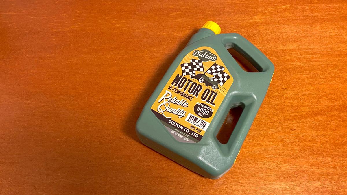 ラベルには「MOTOR OIL」。でも開くと中身は…DULTONのユニークで使えるアイテム | ROOMIE（ルーミー）
