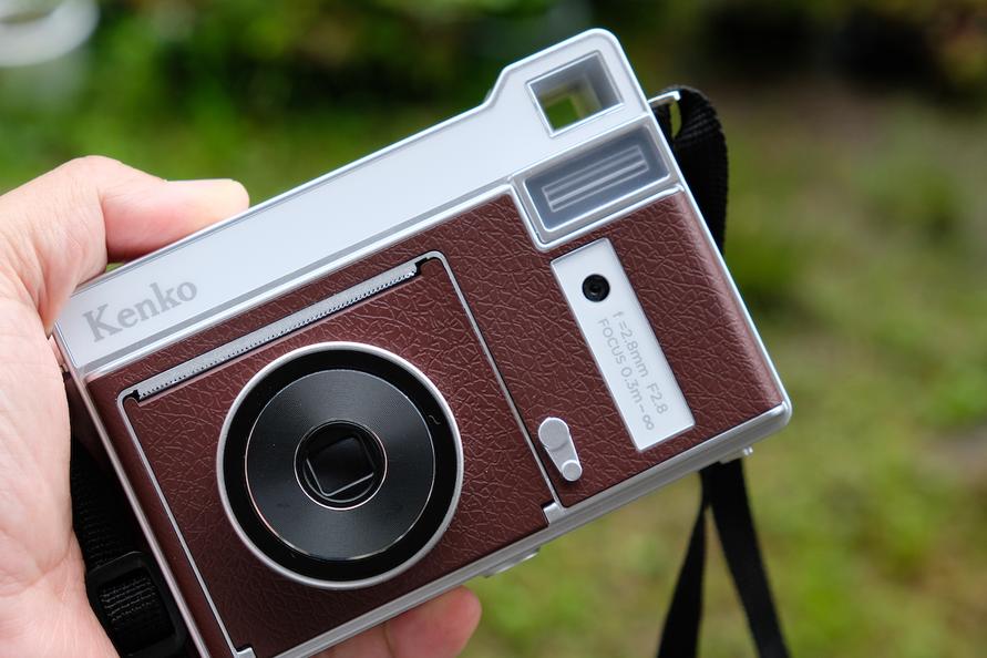 「紙にプリントするインスタントカメラ」で写真と一緒に生活を楽しむ、スマホと別にカメラを持つならコレかもね！ Roomie（ルーミー）