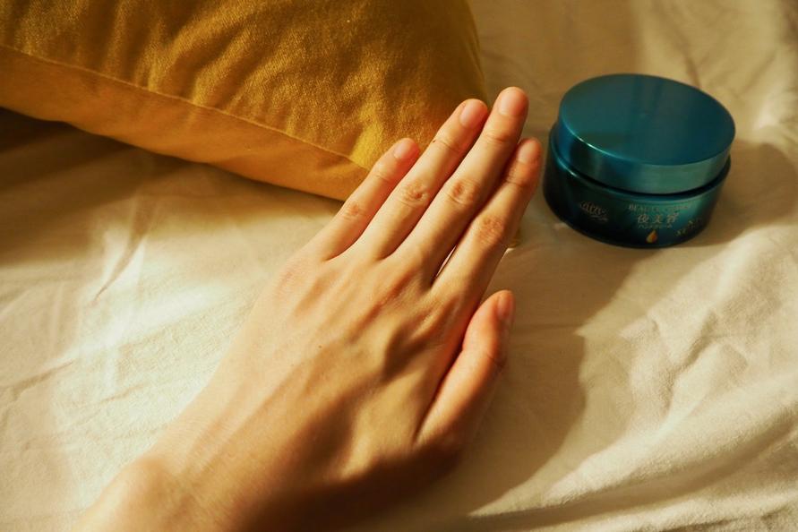 夜に塗る「ハンドクリーム」で、自分史上一番 しっとり感”がつづく手に！昼間にクリームで手がベタつくストレスにさよならできたよ Roomie