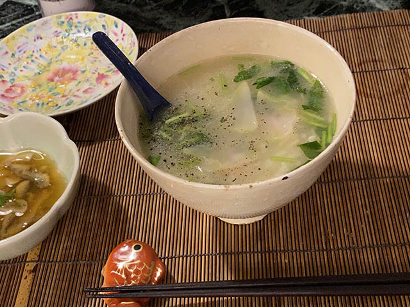 ごま油と生姜の香りがのぼるおいしい中華粥が完成【こぐれひでこの「ごはん日記」】 Roomie(ルーミー)