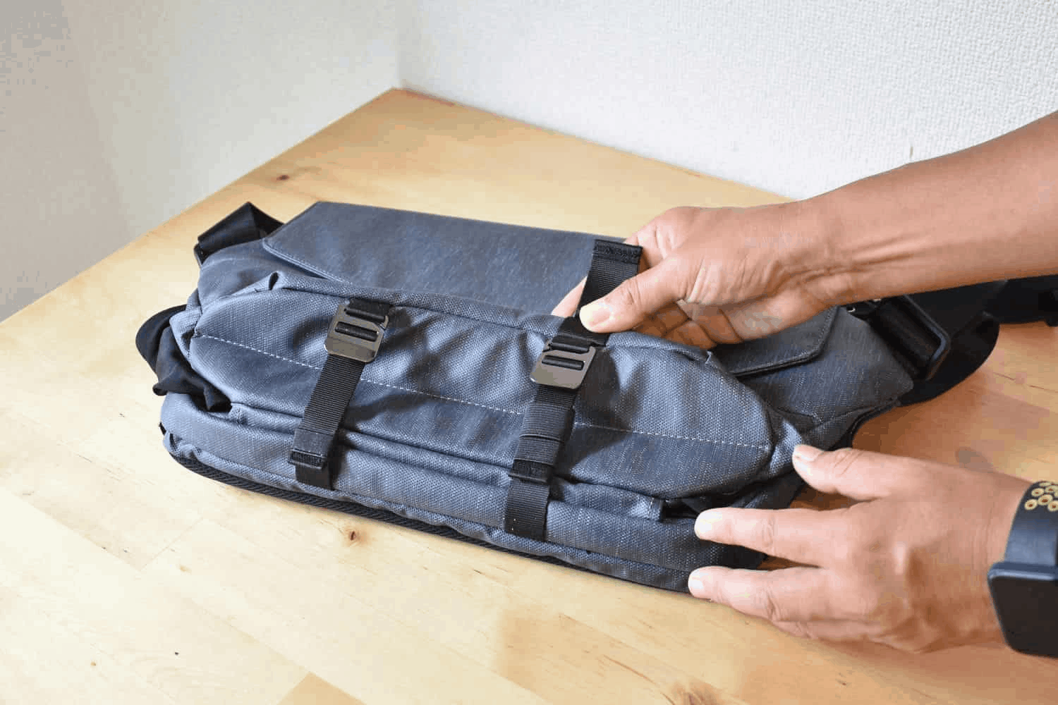 3倍に拡張するスリングバッグ、「sekkei M Sling」を試してみた！ Roomie（ルーミー）