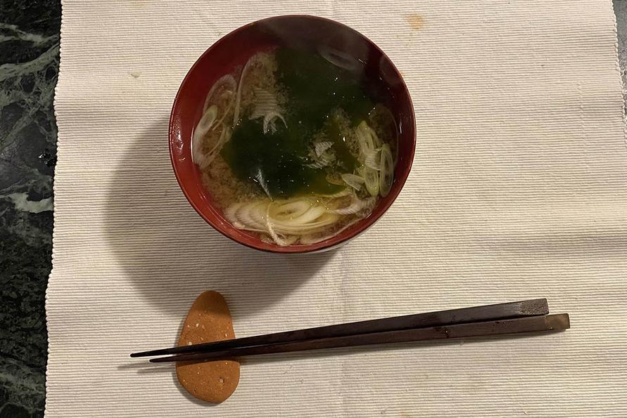 頭も骨もパリッパリ。美味しい〜【こぐれひでこの「ごはん日記」】 Roomie(ルーミー)