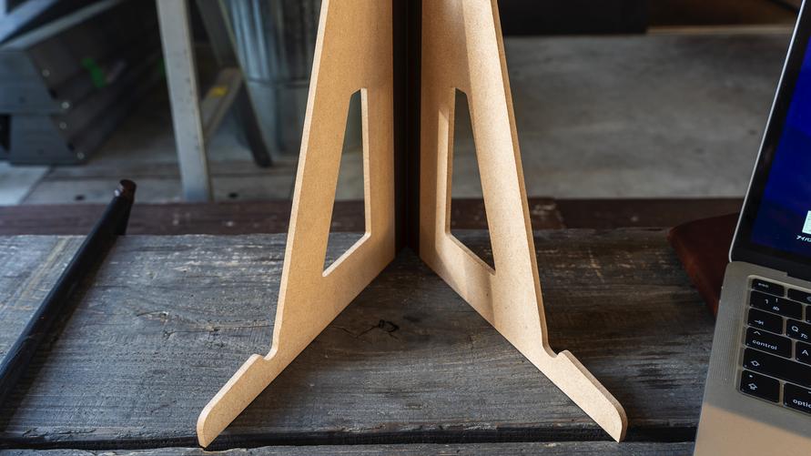 モバイルモニターは縦置きが正解!?省スペースで作業効率爆上がりな「WING BINDER」 | ROOMIE（ルーミー）