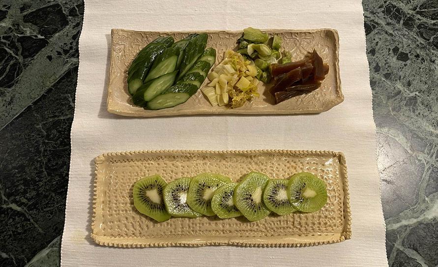 筍ごはん(木の芽がないので、スナップエンドウを飾る)【こぐれひでこの「ごはん日記」】 Roomie(ルーミー)
