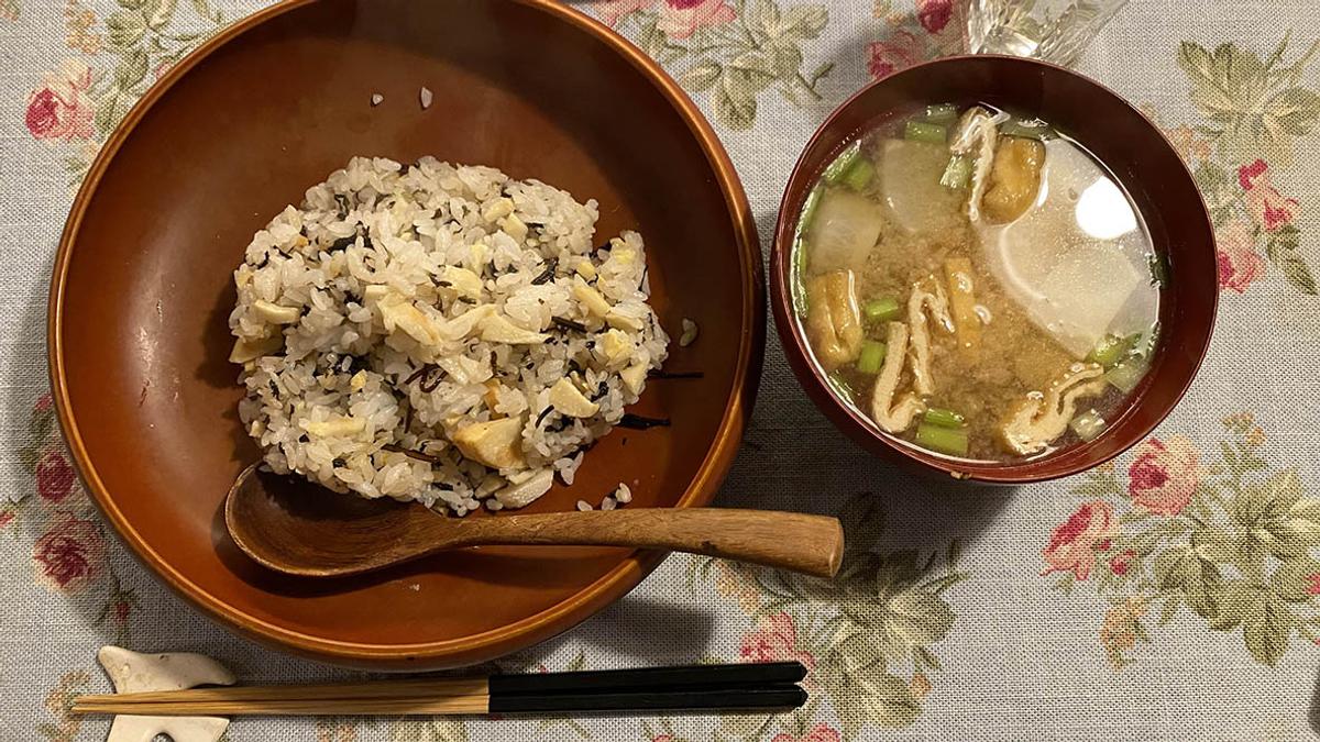 筍ごはん、蕪と油揚げの味噌汁【こぐれひでこの「ごはん日記」】 Roomie(ルーミー)