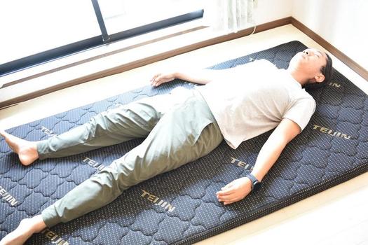 重ねるだけで睡眠環境が極上に。テイジン高反発マットレスを試し 重ねるだけで睡眠環境が極上に。テイジン高反発マットレスを試し