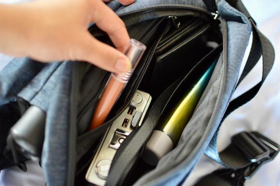 心配性さんも安心。旅先で使うサブバッグに「QUICK PACK」がおすすめな理由 | ROOMIE（ルーミー）