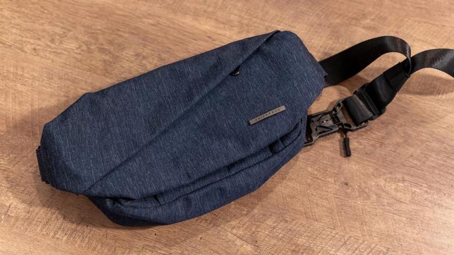 旅行から日常まで使える！ 快適さを追求した「QUICK PACK」ボディバッグの魅力とは？ | ROOMIE（ルーミー）