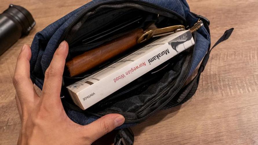 旅行から日常まで使える！ 快適さを追求した「QUICK PACK」ボディバッグの魅力とは？ | ROOMIE（ルーミー）