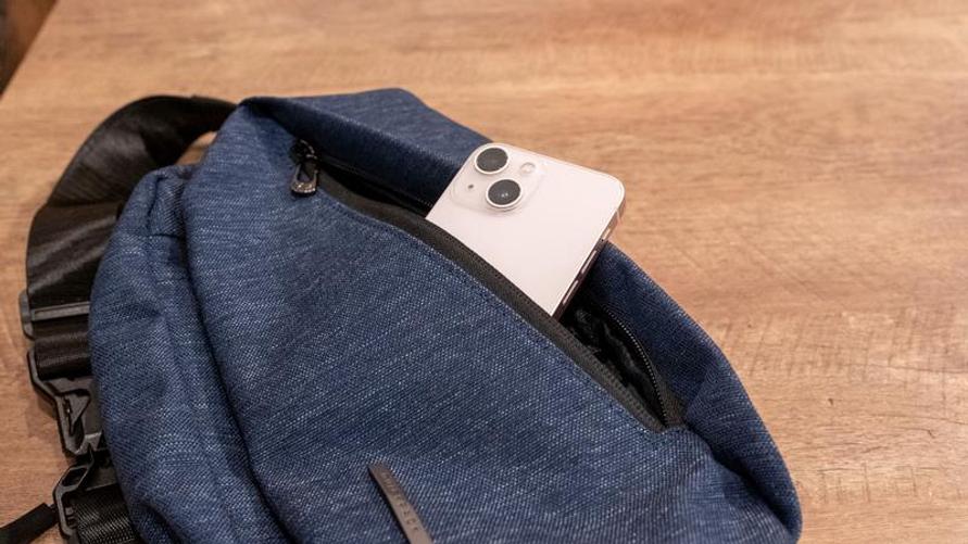 旅行から日常まで使える！ 快適さを追求した「QUICK PACK」ボディバッグの魅力とは？ | ROOMIE（ルーミー）