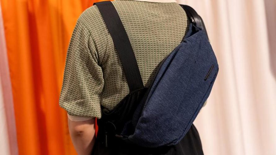 旅行から日常まで使える！ 快適さを追求した「QUICK PACK」ボディバッグの魅力とは？ | ROOMIE（ルーミー）